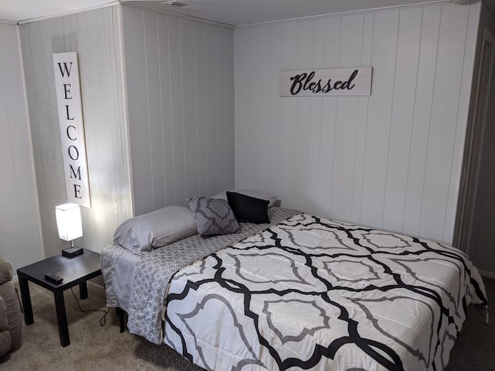 The Hospitality Home *Brand New* <1mi From Mosaic - Saint Joseph, MO