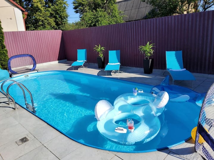 Awesome Villa With Pool And Billiards - Буча