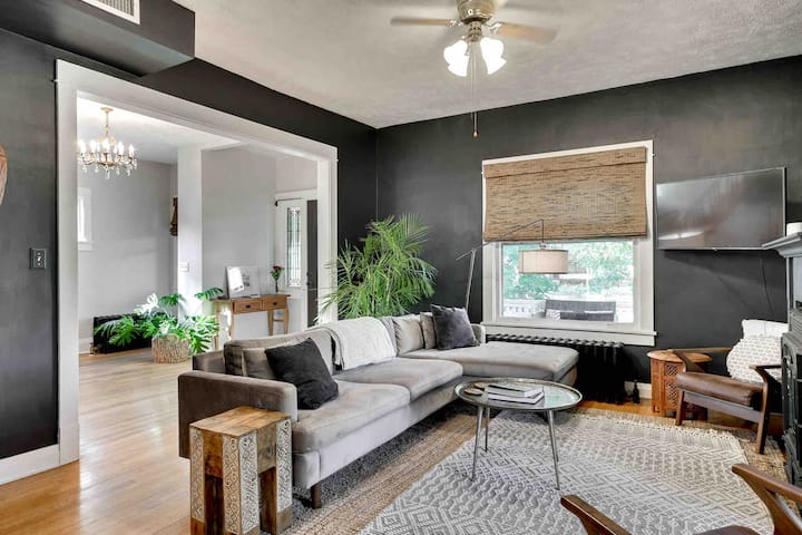 Bemis Park Home Close To Chi And Cws - 오마하