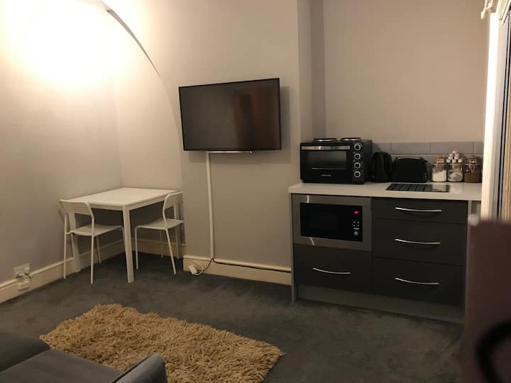 2 Bedrooms *15 Mins Snowdonia* - Bangor