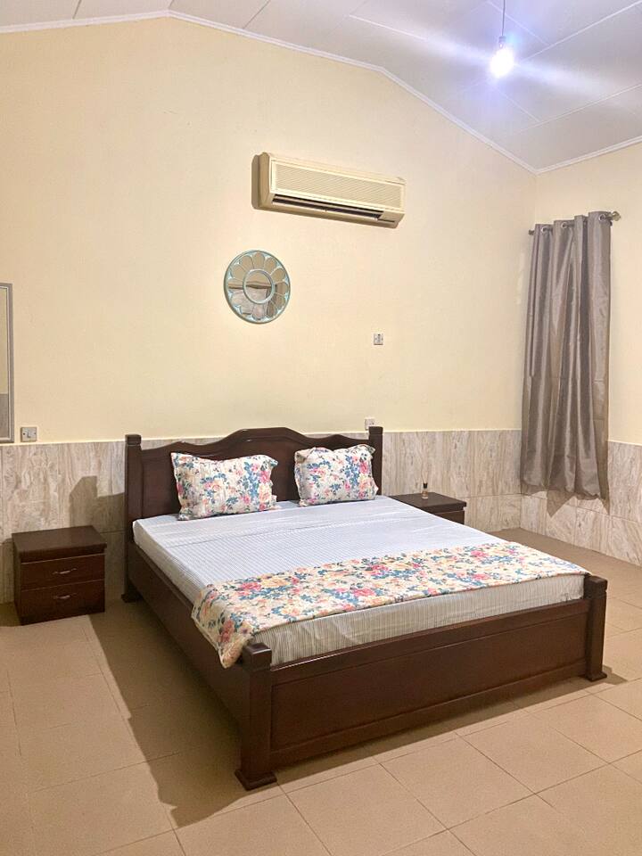 Dee's Villa,2 Spacious Private Bedrooms/spintex Rd - Accra