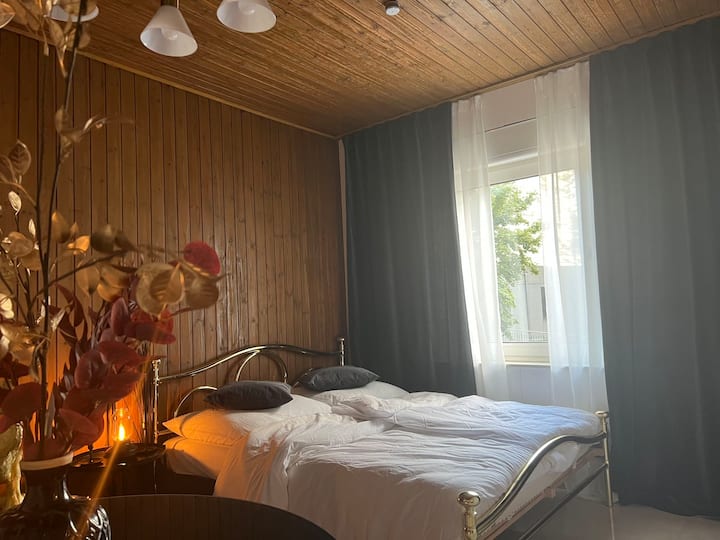 Classic & Cozy Timber Apartment - Augsbourg