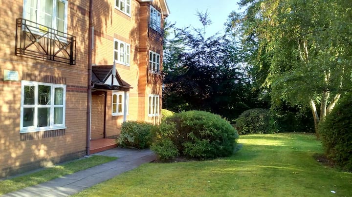 2 Bedroom Modern Apartment With Breakfast - Salford
