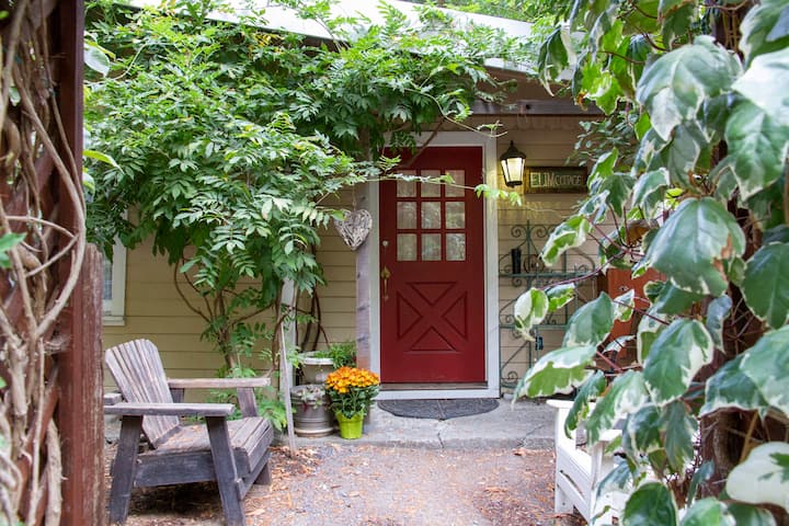 Elim Grove Cottage - Cazadero, CA