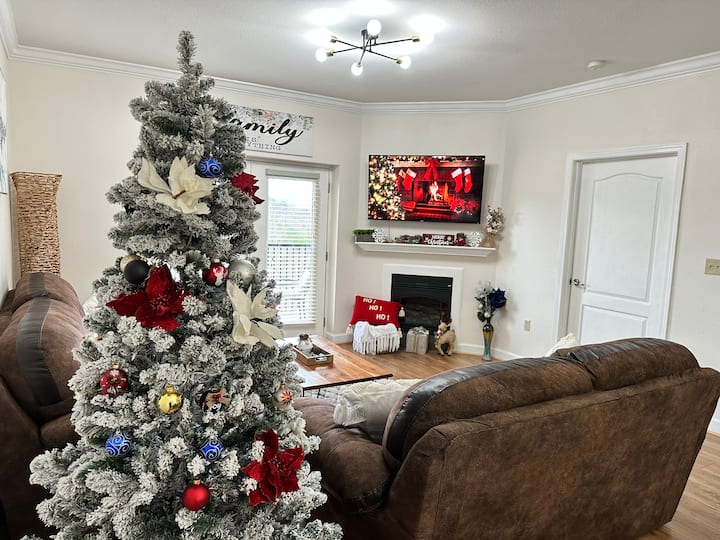 Mountain View On The Parkway 2 Bedroom With Pool ! - Gatlinburg, TN