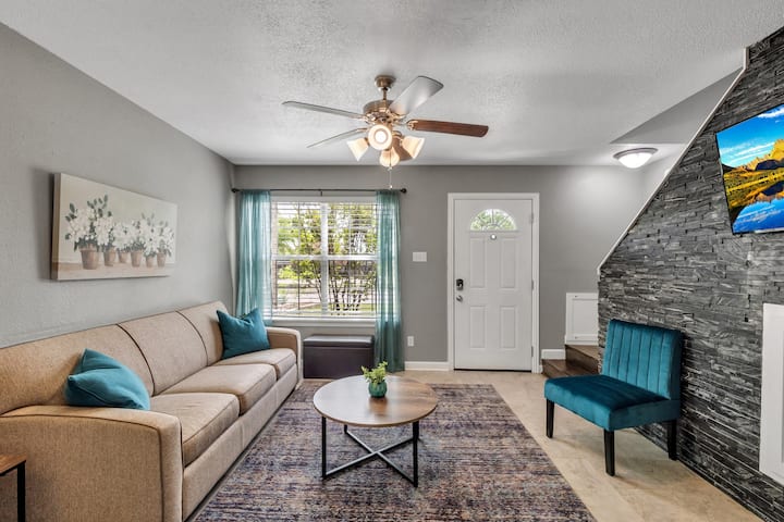 Downtown Frisco Gem - Frisco, TX