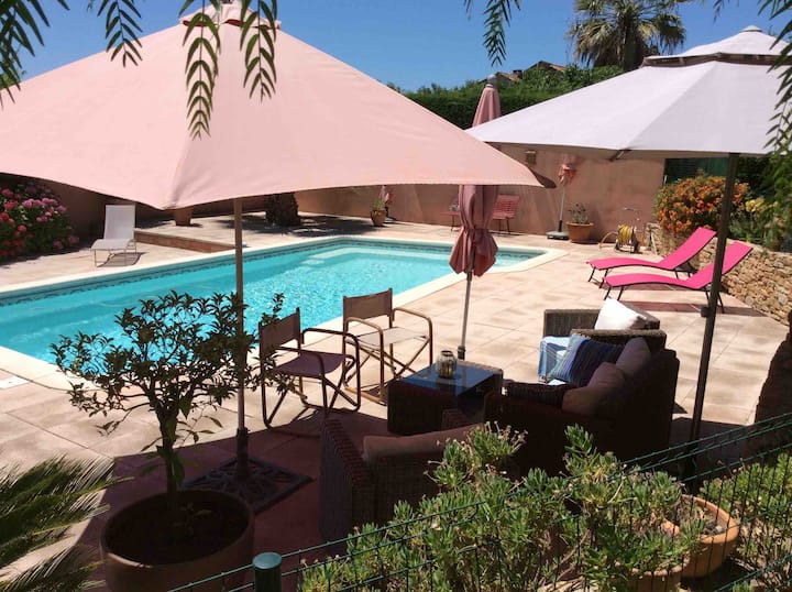 Charmant Appartement T3, Mansardé Parking -Piscine - La Crau