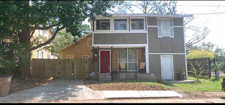Oakleigh Historic 3- Bedroom Cottage - Mobile, AL