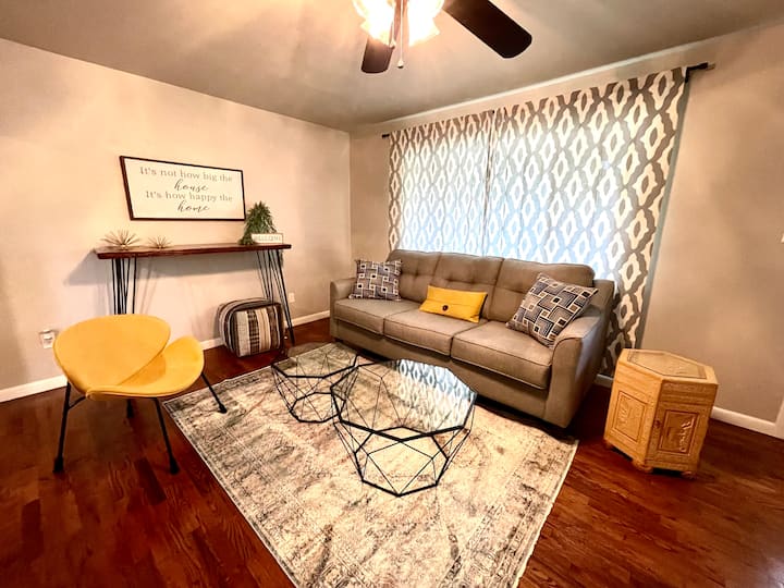 Just Like Home! Comfy King Bed, Remodeled! Clean! - Rogers, AR