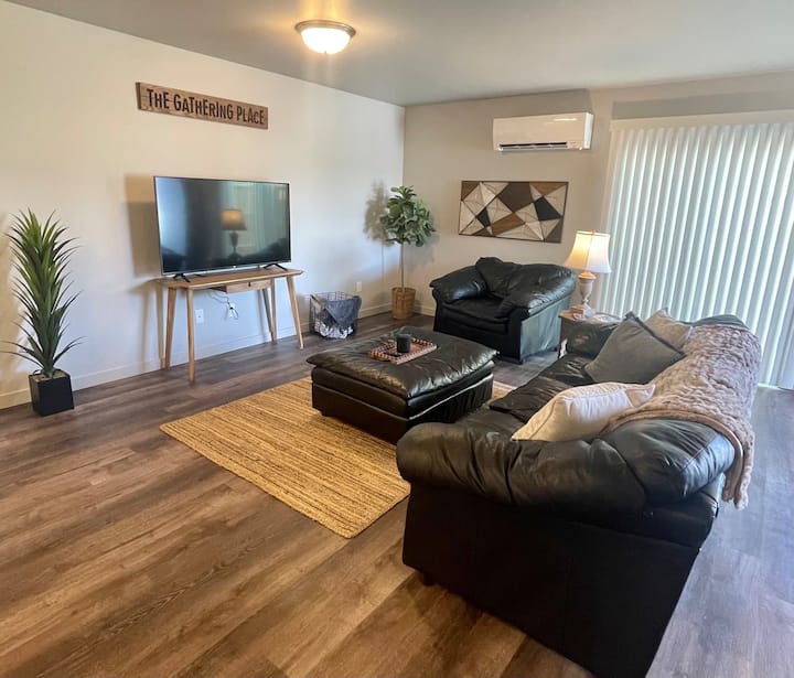 The Gathering Place | 3bd W/king Suite | Carport | - Pasco, WA