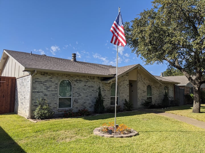 3br 2ba Home Near Everything In North Dallas! - Carrollton, TX