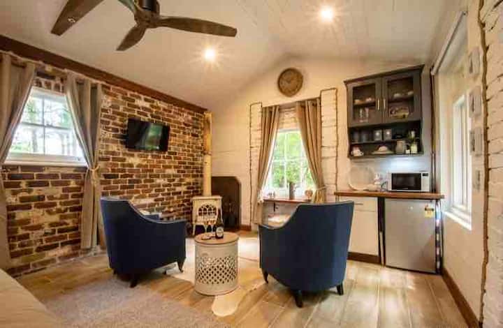Clinkers Cottage Farm Stay Close To Wedding Venues - Sydney
