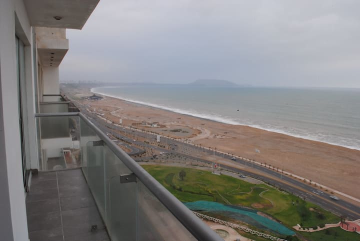 Beautiful Oceanview Apartment - 리마