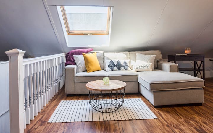 Downtown Salem Suite Retreat - Beverly, MA