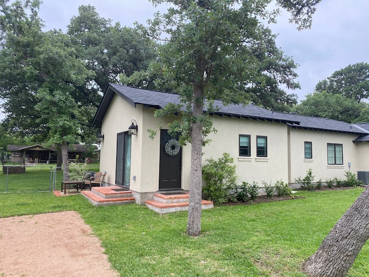 Hideaway On Hickman - Boerne, TX