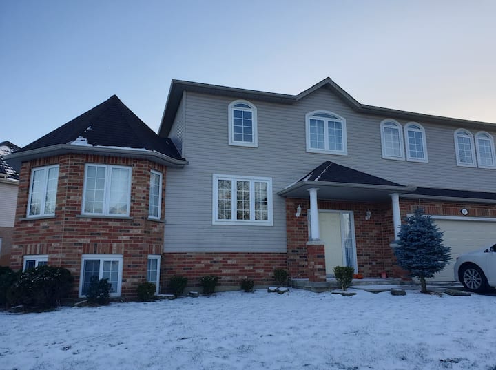 Luxury 5 Bedroom Vacation Home Near The Boardwalk - Waterloo