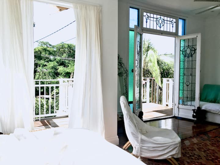 Beautiful Beach House With Relaxed Tropical Vibe - Redcliffe