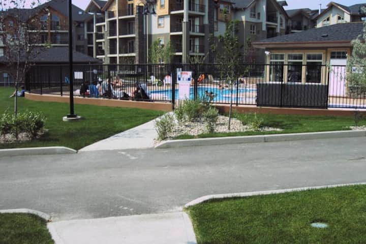411 Beautiful Two Bed/bath Condo - Great Location - Invermere