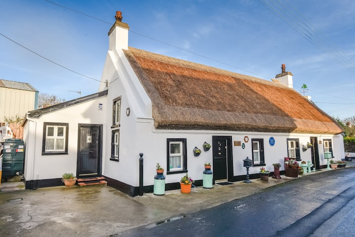 Fool's Haven Thatched Cottage - Helen's Bay
