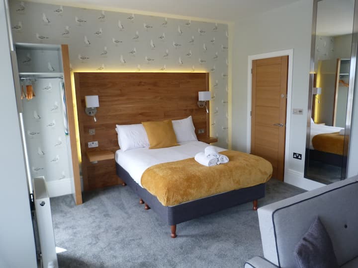 Open Plan Apartment With Two Balconies - Weston-super-Mare