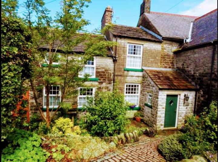 Smithy Cottage; Cosy & Comfortable 18th C Cottage - Edale