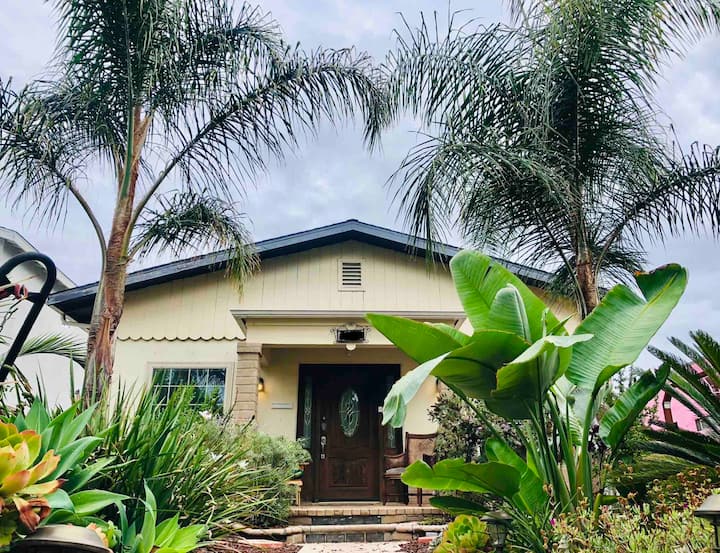 Two Bed, One Bath Charming Bungalow - Inglewood