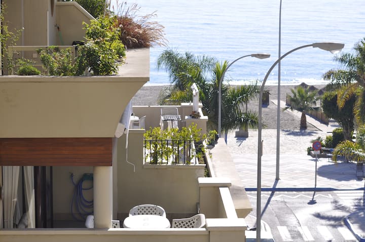 1ª Linea De La Playa De Burriana - Nerja
