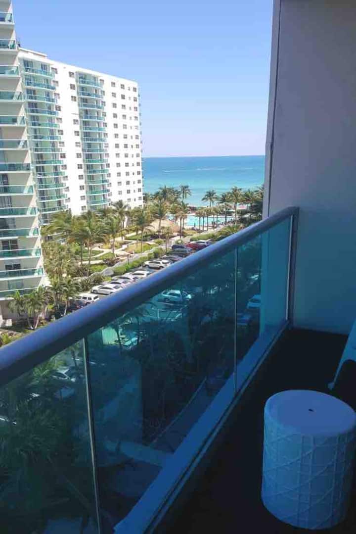 Cozy Apartment  On The Sunny Beaches Of Hollywood - Hollywood, FL