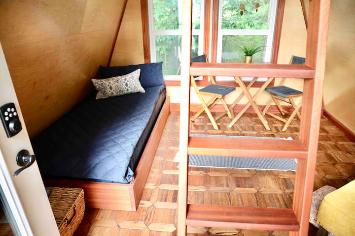 Oxley In The Woods - Off-grid A-frame Treehouse - Ohio