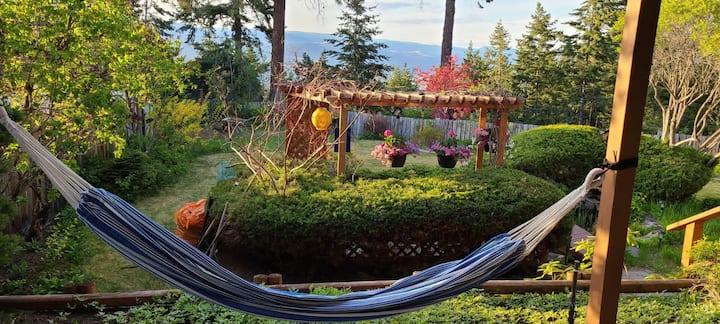Mountain View.  Elegant. Spacious. Sauna. Private. - Kamloops