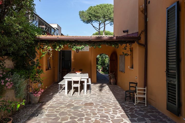 Private Room In Villa In Pisa - 피사