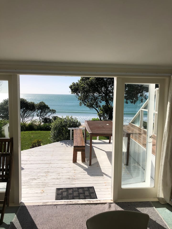 Gisborne Wainui Beachfront. Very Old Basic House. - Gisborne