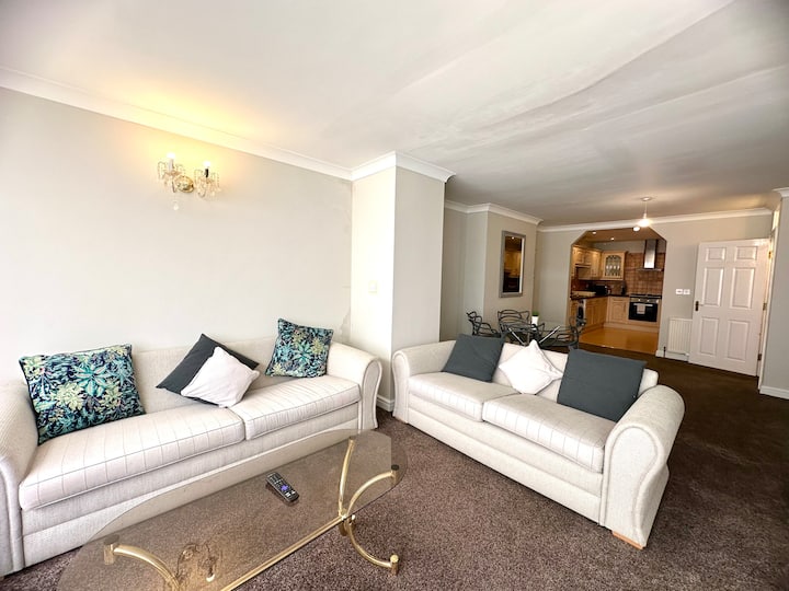Ground Floor 2bed Apartment Pleasure Beach - Blackpool