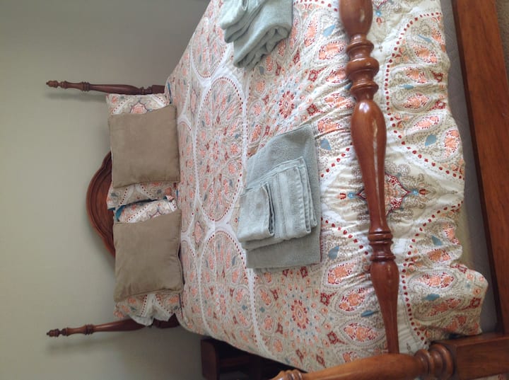Old Town Inn Room #3 - Ames, IA