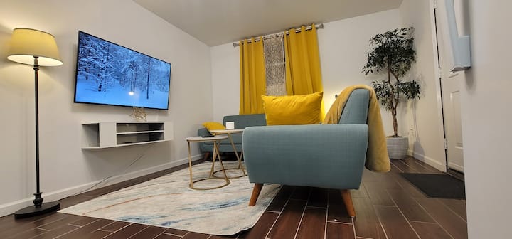 Stylish 1 Bed Apartment, Newly Renovated! - Pasadena, MD