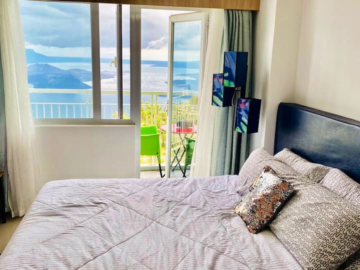 Suitepi Taal View With King Size Bed - Tagaytay