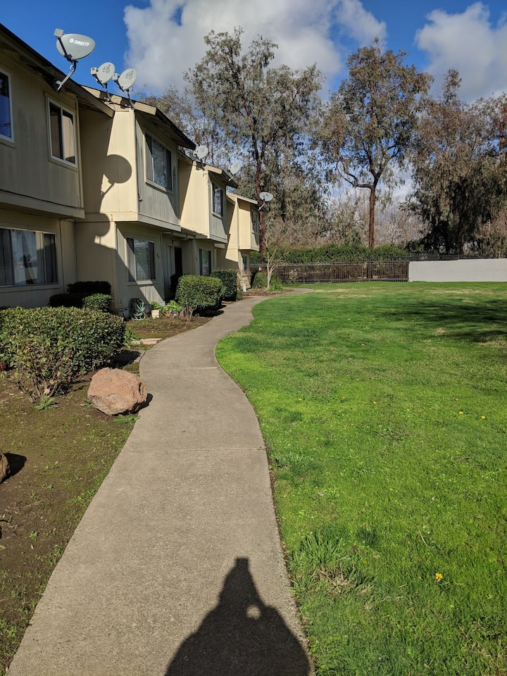 Townhouse Near To Kaiser South Sacramento. - Sacramento, CA