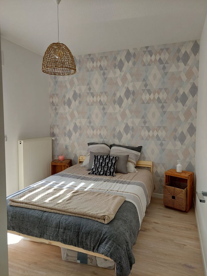 Chambre Cocooning Et Propre Avec Dressing - Yutz