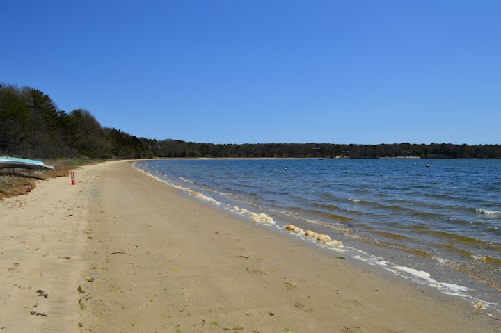 Waquoit Bay Estate- Steps From The Beach! - Mashpee, MA