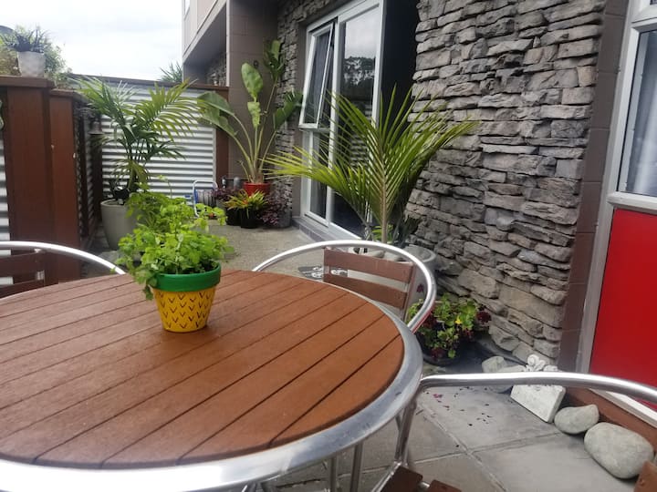 Stylish & Modern Apt. Minutes Away From Park & Cbd - New Plymouth