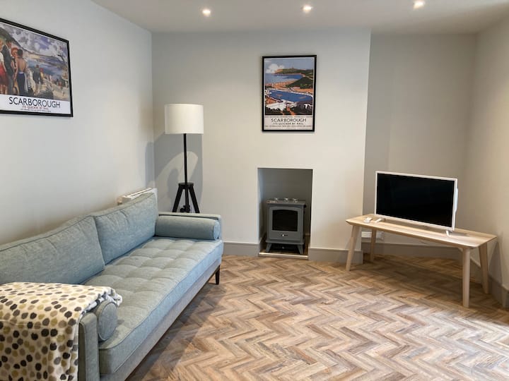 North Bay Promenade Apartment With Parking (1a) - Scarborough