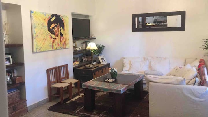 Casa Tipo Chalet Con Jardín Y Parrilla. - Bella Vista