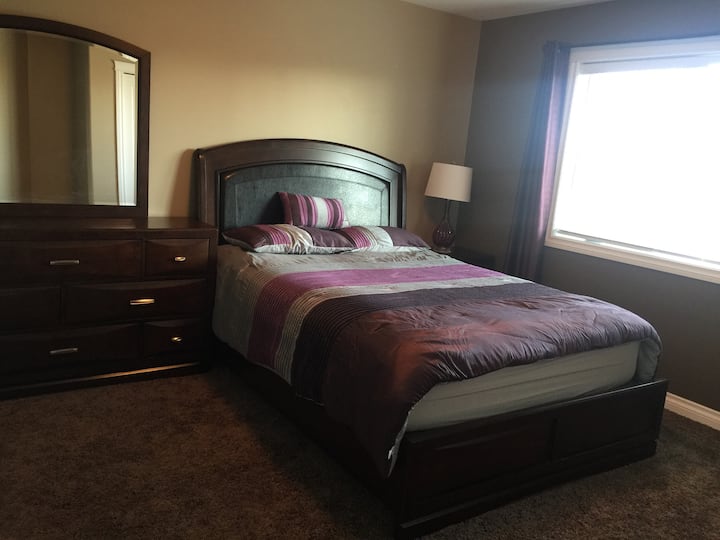 Queen Bedroom - Saskatoon