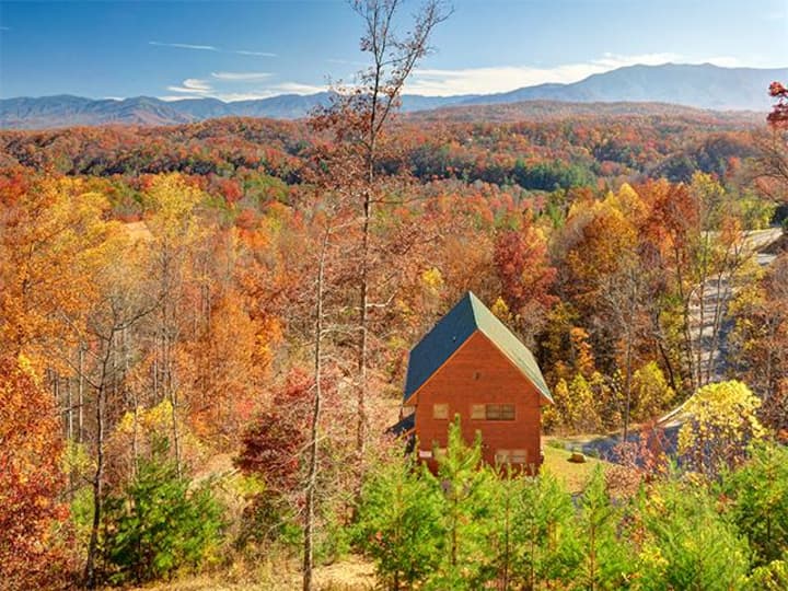 An Unforgettable View - No Direct Neighbors! - Pigeon Forge, TN
