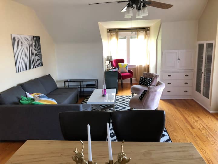 New! Unit In Historic Mansion.  Location! Views! - Lakewood, CO