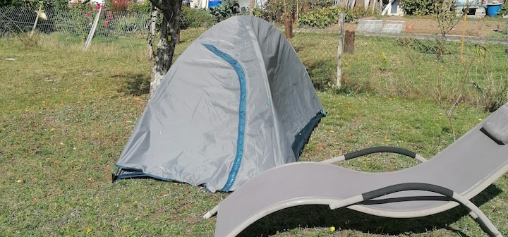 Tente Dans Jardin, Proche Circuit Vélo, Randonnée. - Vendôme