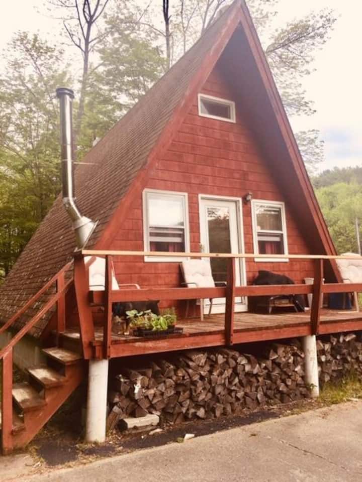 Cozy A-frame Loft - Woodstock, VT