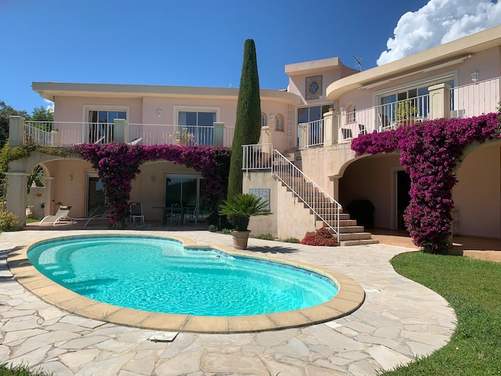 Superbe Villa Avec Piscine. - Cannes