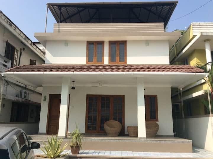 A Happy 4 Bedroom House With Parking. - Cochín