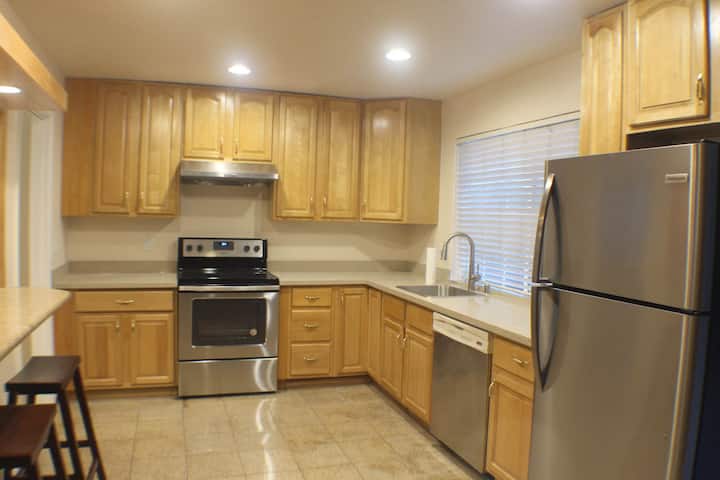 Business-friendly Room W/fast Wifi, Near Ifly (Ad) - Union City, CA